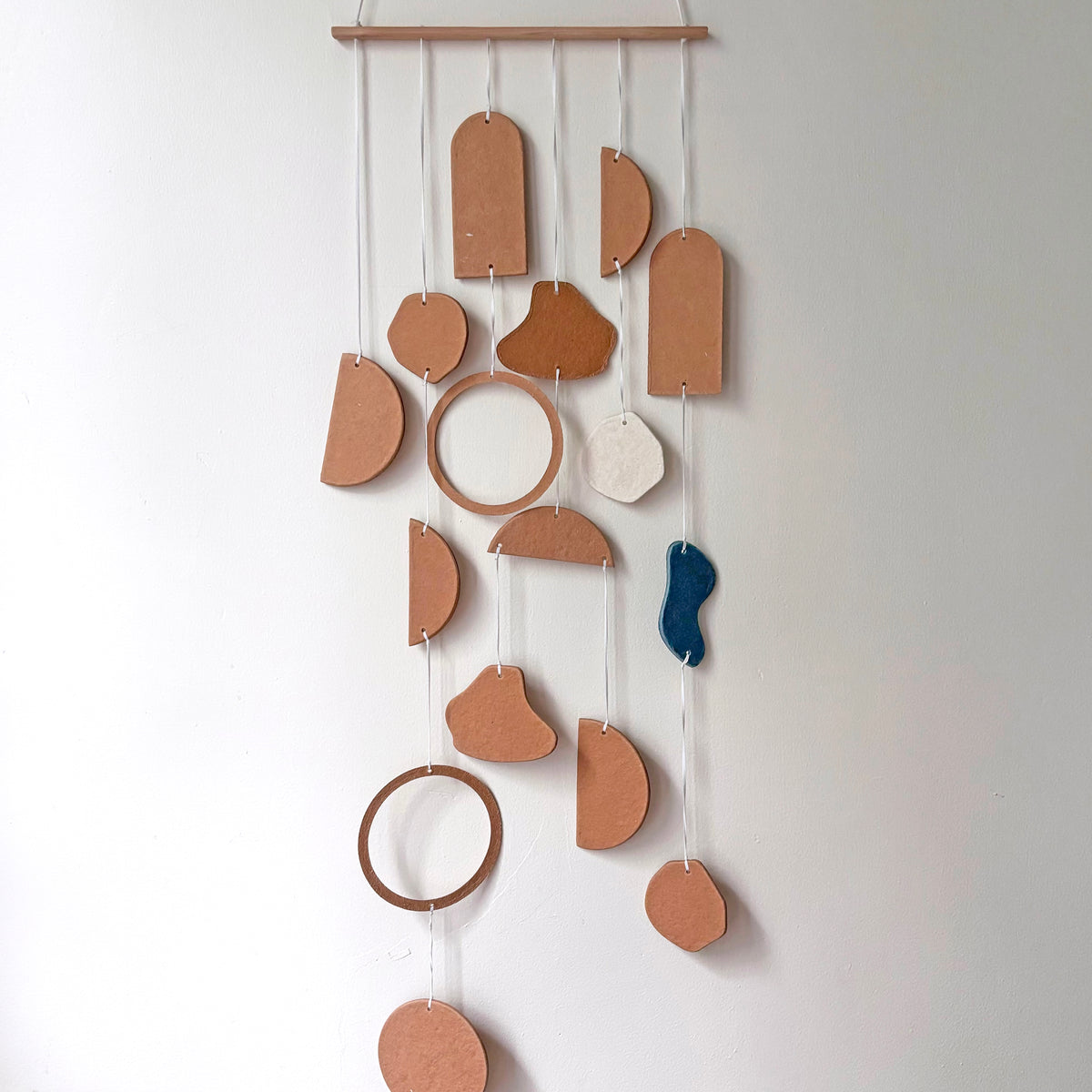 Grand mobile, collection circularité textile, tan – atelier b